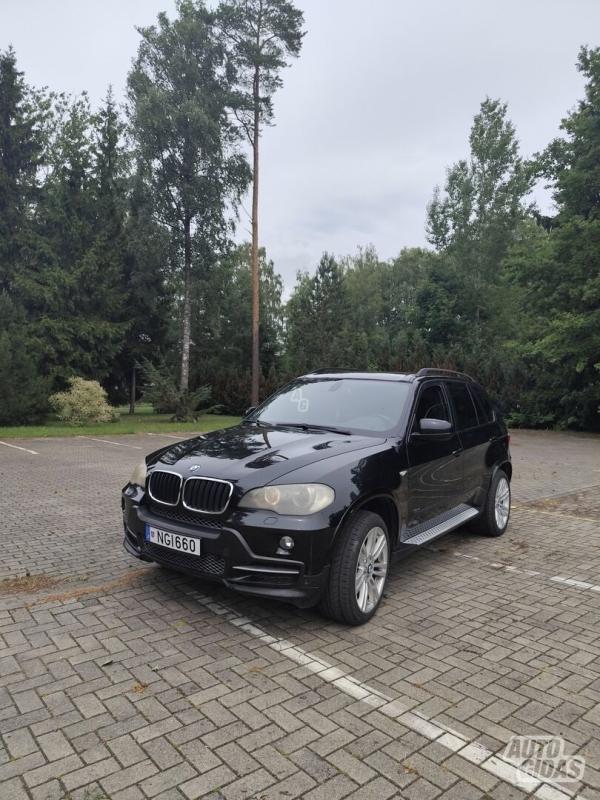 Black BMW X5 2008 in Siauliai, with an engine capacity of 3.00 L and mileage of 288 thousand km for 7000 €, photo 7 on AUTOMOTO.COM.LV