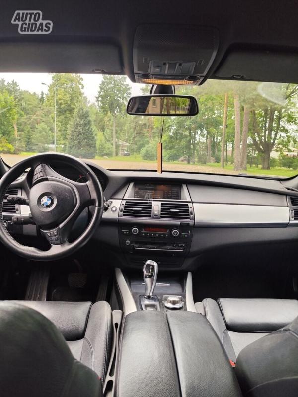 Black BMW X5 2008 in Siauliai, with an engine capacity of 3.00 L and mileage of 288 thousand km for 7000 €, photo 10 on AUTOMOTO.COM.LV