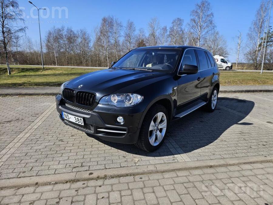 Черный БМВ Х5 2008 в Вентспилс, объемом двигателя 3.00 л и пробегом 275 тыс. км за 8500 €, фото 1 на AUTOMOTO.COM.LV