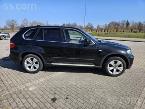 Черный БМВ Х5 2008 в Вентспилс, объемом двигателя 3.00 л и пробегом 275 тыс. км за 8500 €, фото 4 на AUTOMOTO.COM.LV