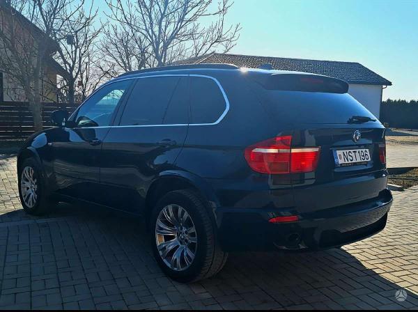 Melns BMW X5 2008 Kauņa, ar dzinēja tilpumu 2.99 L un nobraukumu 360 tūkst. km par 9500 €, foto 4 vietnē AUTOMOTO.COM.LV