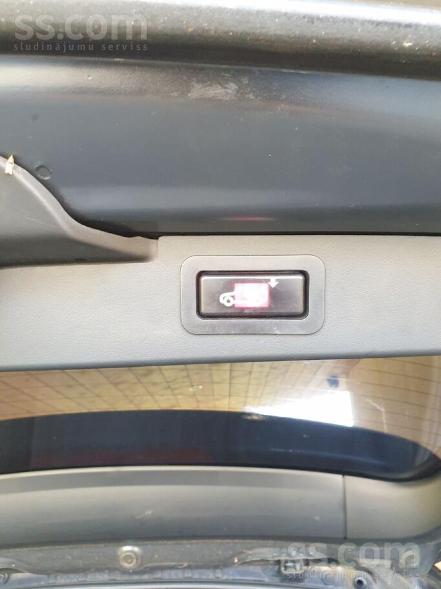 Black BMW X5 2008 in Aluksne, with an engine capacity of 3.00 L and mileage of 0 thousand km for 8500 €, photo 5 on AUTOMOTO.COM.LV