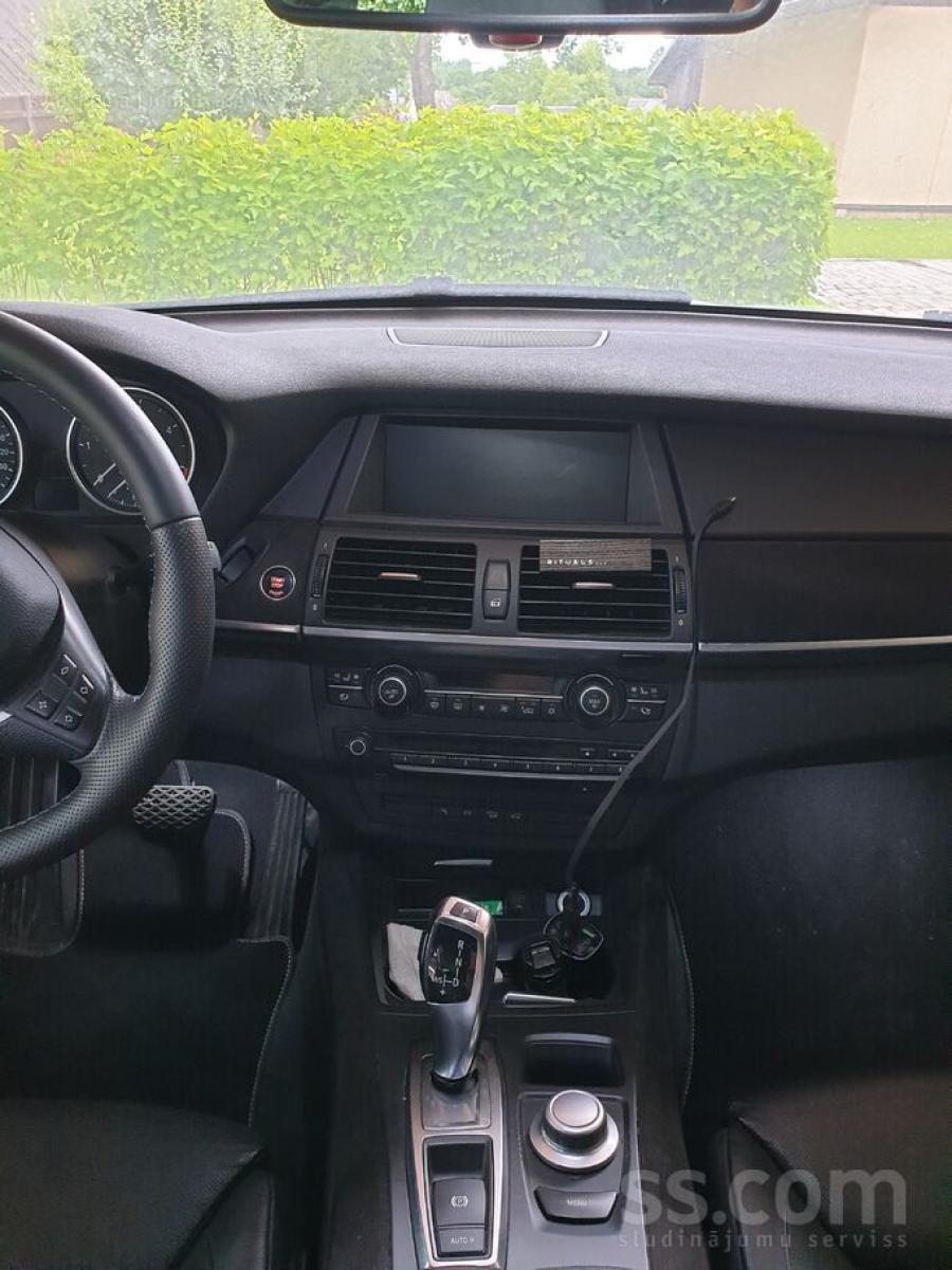 Black BMW X5 2008 in Aluksne, with an engine capacity of 3.00 L and mileage of 0 thousand km for 8500 €, photo 11 on AUTOMOTO.COM.LV