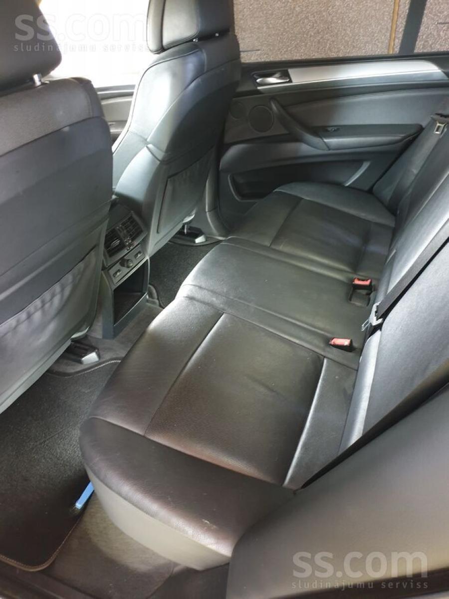 Black BMW X5 2008 in Aluksne, with an engine capacity of 3.00 L and mileage of 0 thousand km for 8500 €, photo 13 on AUTOMOTO.COM.LV