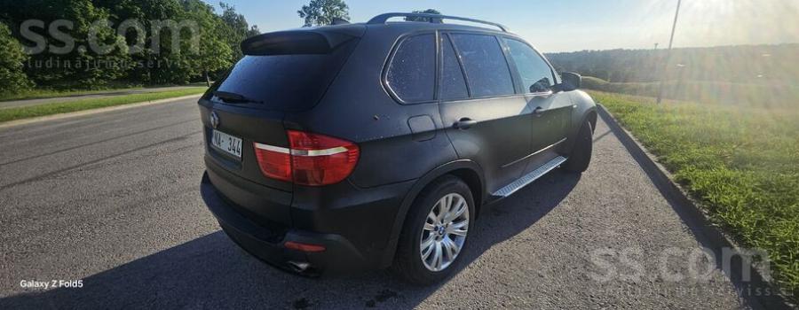 Black BMW X5 2008 in Saldus, with an engine capacity of 3.00 L and mileage of 246 thousand km for 6660 €, photo 5 on AUTOMOTO.COM.LV