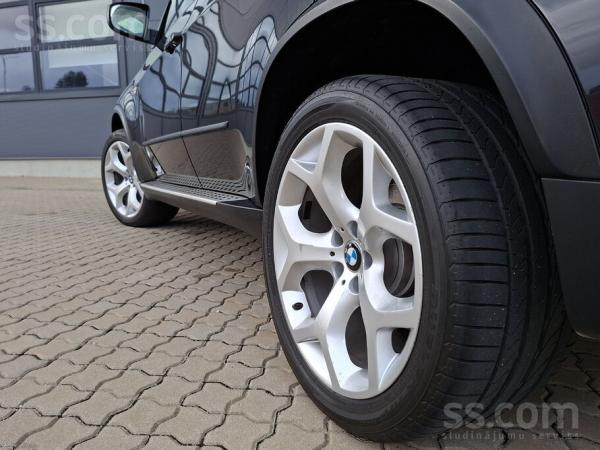 Черный БМВ Х5 2008 в Валмиера, объемом двигателя 3.00 л и пробегом 255 тыс. км за 11480 €, фото 4 на AUTOMOTO.COM.LV