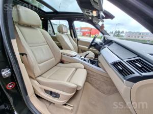Black BMW X5 2008 in Valmiera, with an engine capacity of 3.00 L and mileage of 255 thousand km for 11480 €, photo 6 on AUTOMOTO.COM.LV