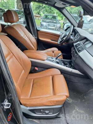 Melns BMW X5 2008 Rīga, ar dzinēja tilpumu 3.00 L un nobraukumu 380 tūkst. km par 7500 €, foto 9 vietnē AUTOMOTO.COM.LV