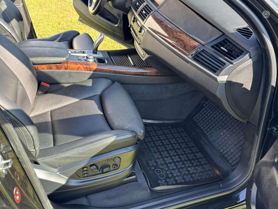 Melns BMW X5 2008 Viļņa, ar dzinēja tilpumu 2.99 L un nobraukumu 367 tūkst. km par 7700 €, foto 5 vietnē AUTOMOTO.COM.LV
