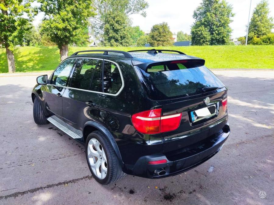 Black BMW X5 2008 in Kedainiai, with an engine capacity of 2.99 L and mileage of 280 thousand km for 7399 €, photo 9 on AUTOMOTO.COM.LV
