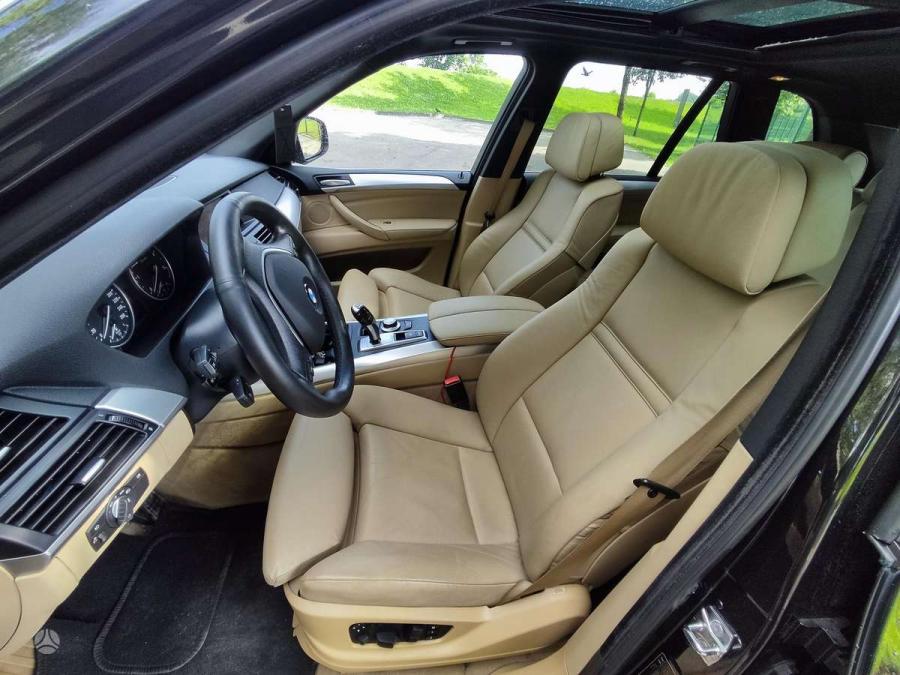 Black BMW X5 2008 in Kedainiai, with an engine capacity of 2.99 L and mileage of 280 thousand km for 7399 €, photo 13 on AUTOMOTO.COM.LV