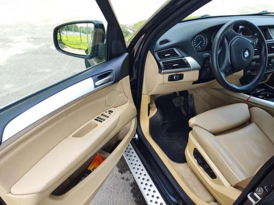 Black BMW X5 2008 in Kedainiai, with an engine capacity of 2.99 L and mileage of 280 thousand km for 7399 €, photo 14 on AUTOMOTO.COM.LV
