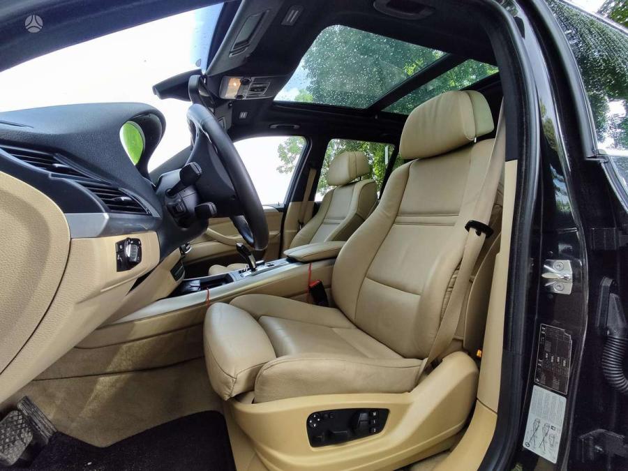 Black BMW X5 2008 in Kedainiai, with an engine capacity of 2.99 L and mileage of 280 thousand km for 7399 €, photo 15 on AUTOMOTO.COM.LV
