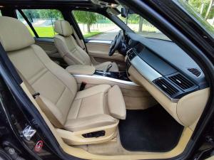 Black BMW X5 2008 in Kedainiai, with an engine capacity of 2.99 L and mileage of 280 thousand km for 7399 €, photo 18 on AUTOMOTO.COM.LV