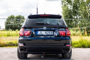 Melns BMW X5 2008 Rīga, ar dzinēja tilpumu 3.00 L un nobraukumu 318 tūkst. km par 7990 €, foto 9 vietnē AUTOMOTO.COM.LV