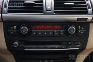 Melns BMW X5 2008 Rīga, ar dzinēja tilpumu 3.00 L un nobraukumu 318 tūkst. km par 7990 €, foto 24 vietnē AUTOMOTO.COM.LV