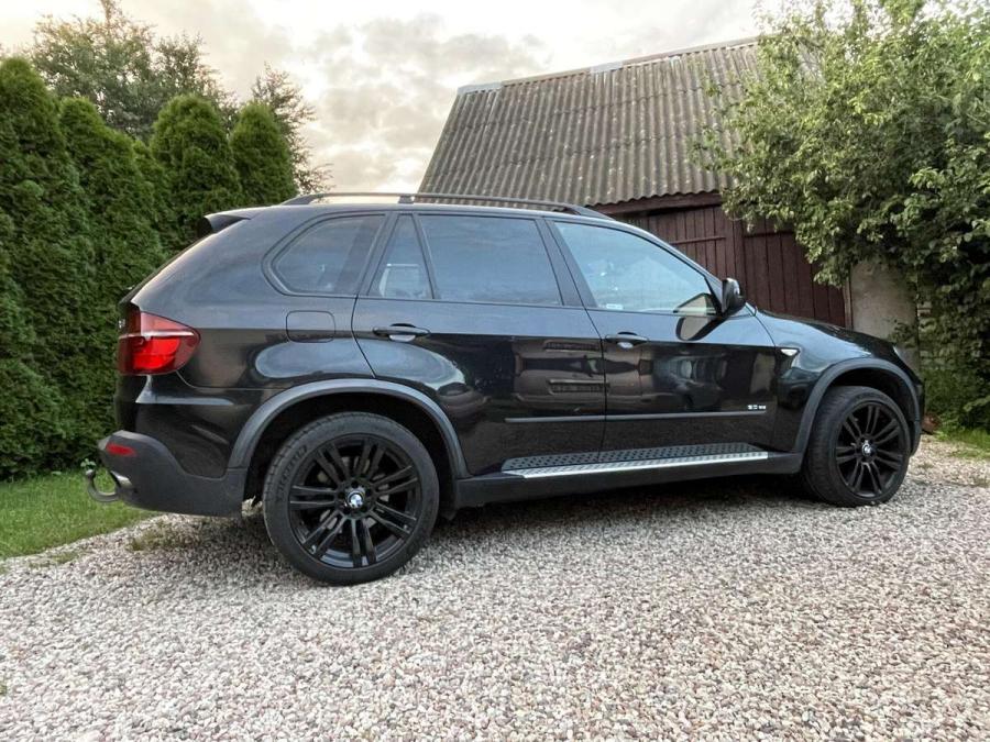 Melns BMW X5 2008 Kauņa, ar dzinēja tilpumu 2.99 L un nobraukumu 422 tūkst. km par 8550 €, foto 1 vietnē AUTOMOTO.COM.LV