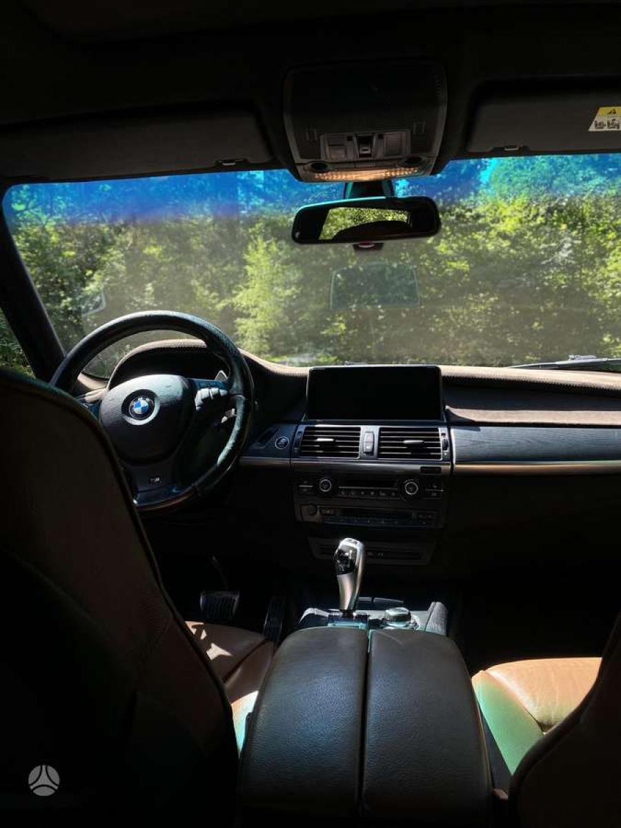 Black BMW X5 2008 in Vilnius, with an engine capacity of 4.80 L and mileage of 196 thousand km for 7000 €, photo 12 on AUTOMOTO.COM.LV