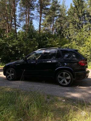 Black BMW X5 2008 in Vilnius, with an engine capacity of 4.80 L and mileage of 196 thousand km for 7000 €, photo 14 on AUTOMOTO.COM.LV