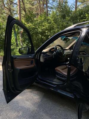 Black BMW X5 2008 in Vilnius, with an engine capacity of 4.80 L and mileage of 196 thousand km for 7000 €, photo 17 on AUTOMOTO.COM.LV