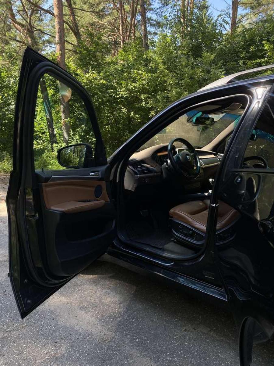 Black BMW X5 2008 in Vilnius, with an engine capacity of 4.80 L and mileage of 196 thousand km for 7000 €, photo 17 on AUTOMOTO.COM.LV
