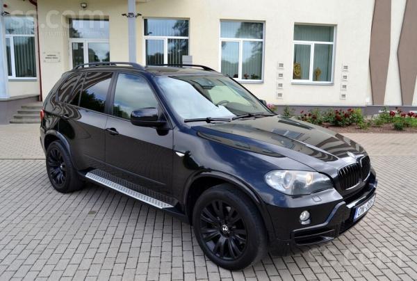 Black BMW X5 2008 in Tukums, with an engine capacity of 3.00 L and mileage of 435 thousand km for 8500 €, photo 9 on AUTOMOTO.COM.LV