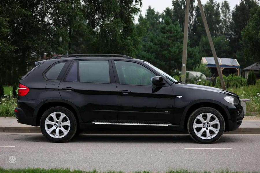 Black BMW X5 2008 in Vilnius, with an engine capacity of 2.99 L and mileage of 268 thousand km for 7500 €, photo 4 on AUTOMOTO.COM.LV