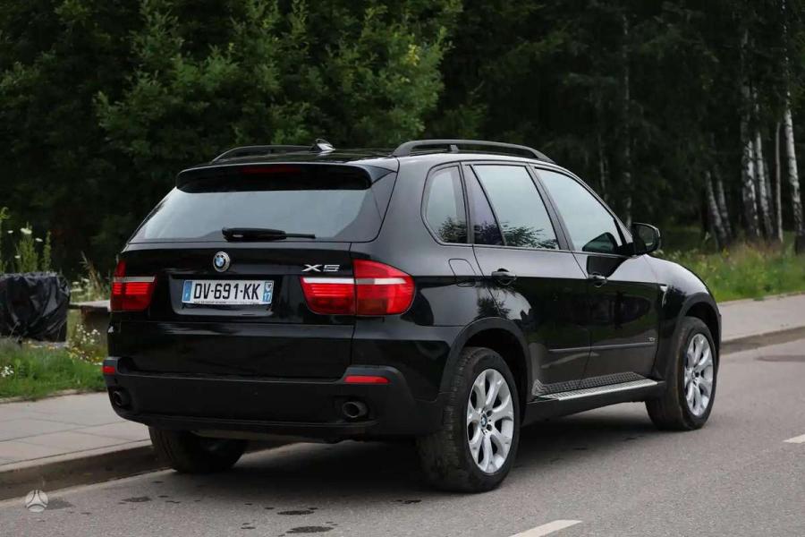 Black BMW X5 2008 in Vilnius, with an engine capacity of 2.99 L and mileage of 268 thousand km for 7500 €, photo 6 on AUTOMOTO.COM.LV