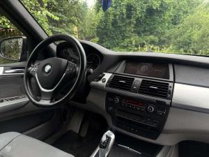 Black BMW X5 2008 in Vilnius, with an engine capacity of 2.99 L and mileage of 268 thousand km for 7500 €, photo 8 on AUTOMOTO.COM.LV