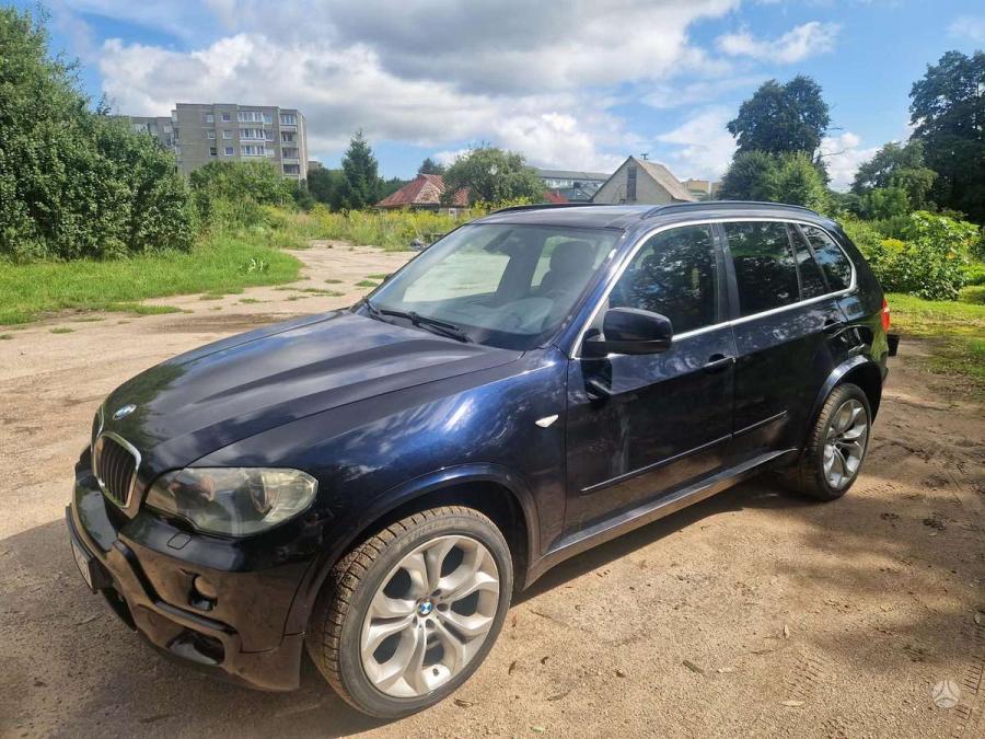 Black BMW X5 2008 in Vilnius, with an engine capacity of 2.99 L and mileage of 364 thousand km for 7200 €, photo 4 on AUTOMOTO.COM.LV