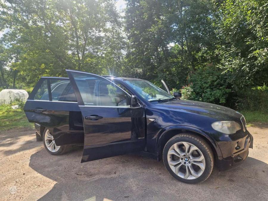Black BMW X5 2008 in Vilnius, with an engine capacity of 2.99 L and mileage of 364 thousand km for 7200 €, photo 8 on AUTOMOTO.COM.LV