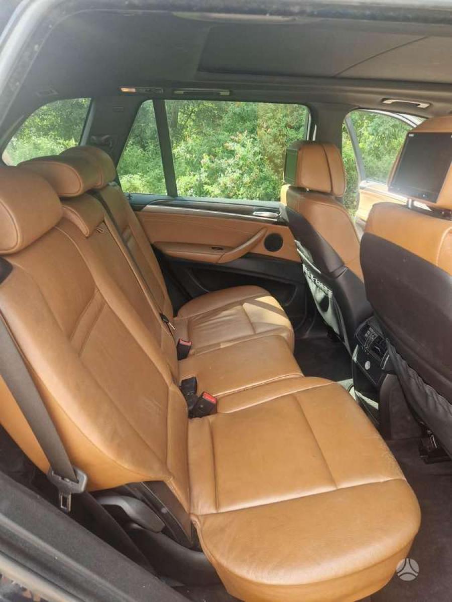 Black BMW X5 2008 in Vilnius, with an engine capacity of 2.99 L and mileage of 364 thousand km for 7200 €, photo 9 on AUTOMOTO.COM.LV