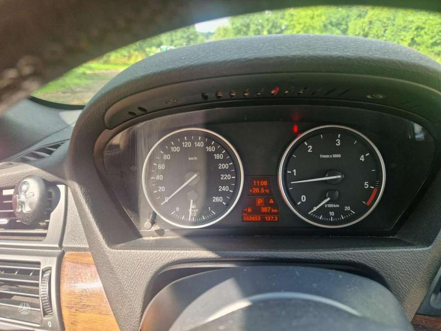 Black BMW X5 2008 in Vilnius, with an engine capacity of 2.99 L and mileage of 364 thousand km for 7200 €, photo 12 on AUTOMOTO.COM.LV