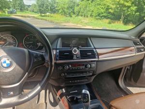 Black BMW X5 2008 in Vilnius, with an engine capacity of 2.99 L and mileage of 364 thousand km for 7200 €, photo 13 on AUTOMOTO.COM.LV