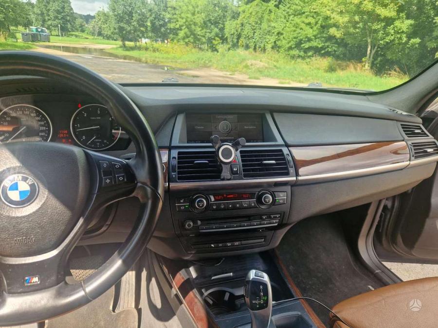 Black BMW X5 2008 in Vilnius, with an engine capacity of 2.99 L and mileage of 364 thousand km for 7200 €, photo 13 on AUTOMOTO.COM.LV