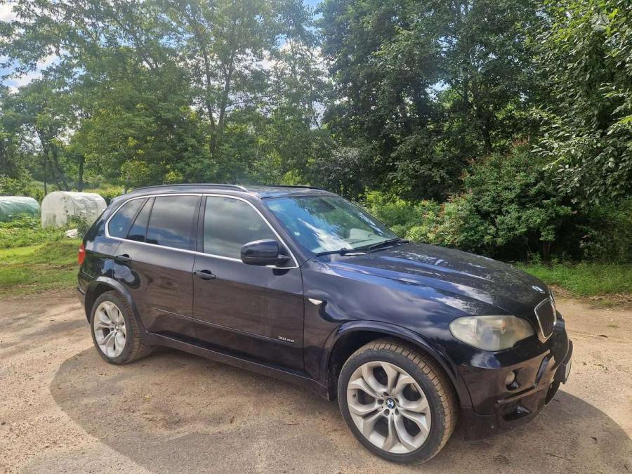 Black BMW X5 2008 in Vilnius, with an engine capacity of 2.99 L and mileage of 364 thousand km for 7200 €, photo 15 on AUTOMOTO.COM.LV