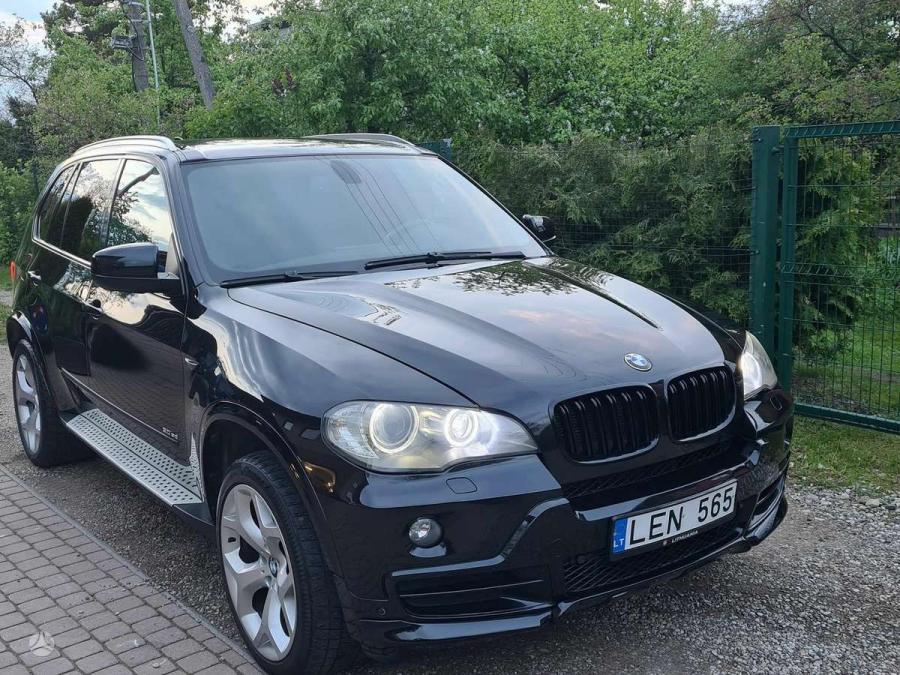 Black BMW X5 2008 in Kaunas, with an engine capacity of 2.99 L and mileage of 360 thousand km for 8300 €, photo 1 on AUTOMOTO.COM.LV