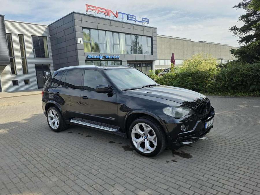Black BMW X5 2008 in Kaunas, with an engine capacity of 2.99 L and mileage of 360 thousand km for 8300 €, photo 3 on AUTOMOTO.COM.LV