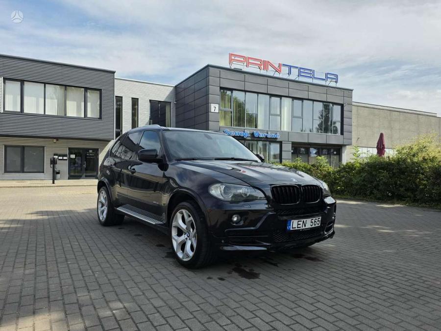Black BMW X5 2008 in Kaunas, with an engine capacity of 2.99 L and mileage of 360 thousand km for 8300 €, photo 4 on AUTOMOTO.COM.LV
