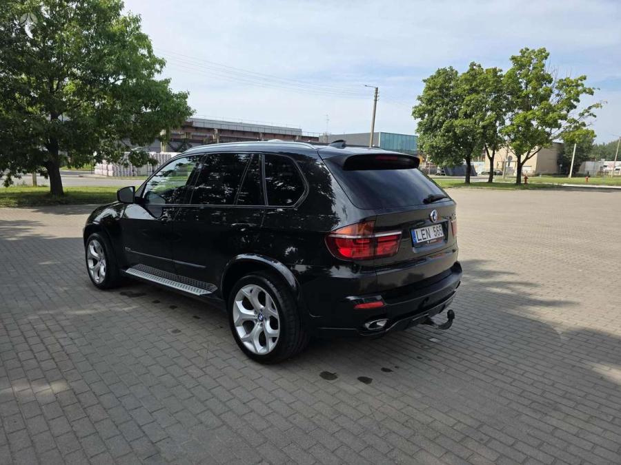 Black BMW X5 2008 in Kaunas, with an engine capacity of 2.99 L and mileage of 360 thousand km for 8300 €, photo 8 on AUTOMOTO.COM.LV