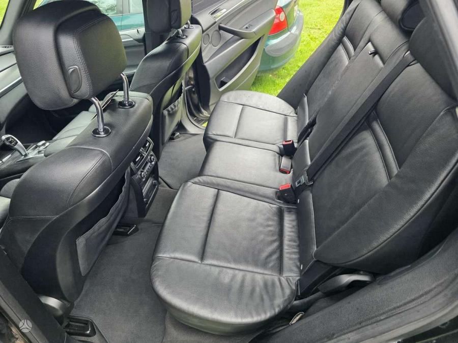 Black BMW X5 2008 in Kaunas, with an engine capacity of 2.99 L and mileage of 360 thousand km for 8300 €, photo 13 on AUTOMOTO.COM.LV