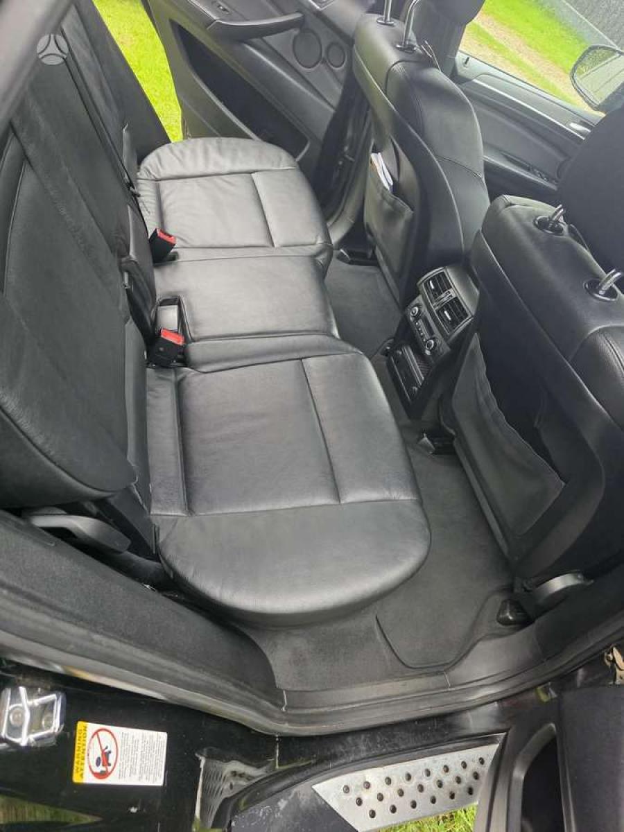 Black BMW X5 2008 in Kaunas, with an engine capacity of 2.99 L and mileage of 360 thousand km for 8300 €, photo 14 on AUTOMOTO.COM.LV
