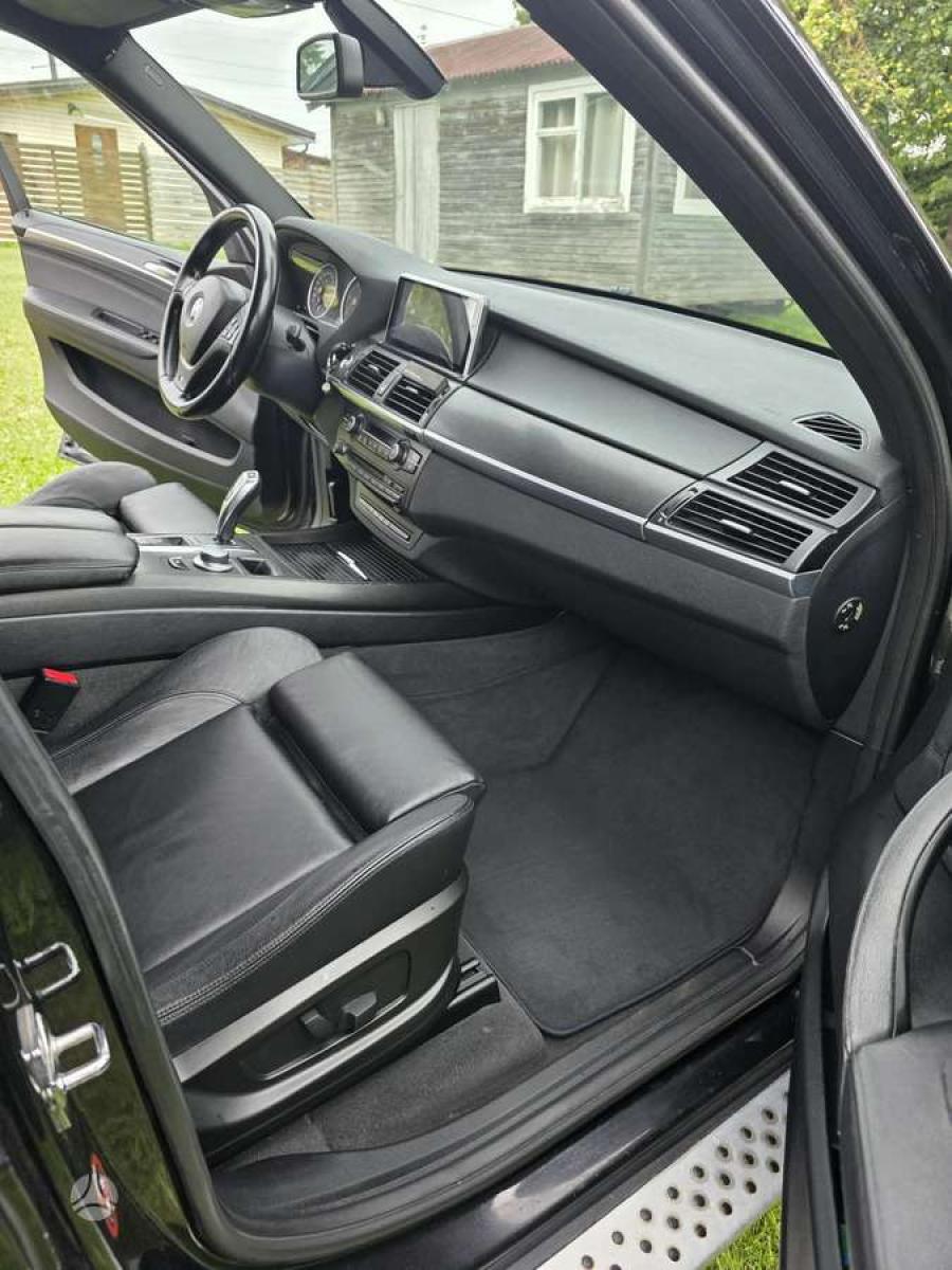 Black BMW X5 2008 in Kaunas, with an engine capacity of 2.99 L and mileage of 360 thousand km for 8300 €, photo 15 on AUTOMOTO.COM.LV
