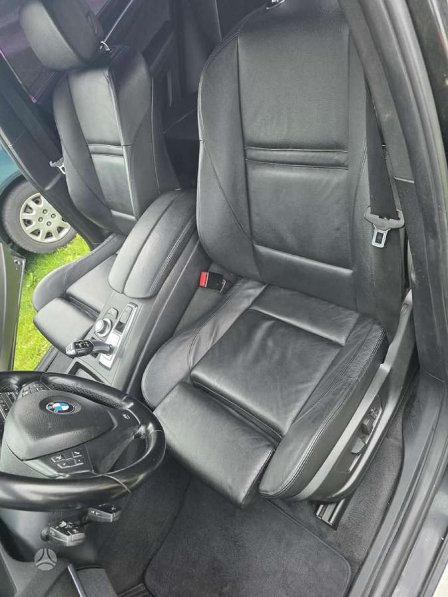 Black BMW X5 2008 in Kaunas, with an engine capacity of 2.99 L and mileage of 360 thousand km for 8300 €, photo 17 on AUTOMOTO.COM.LV
