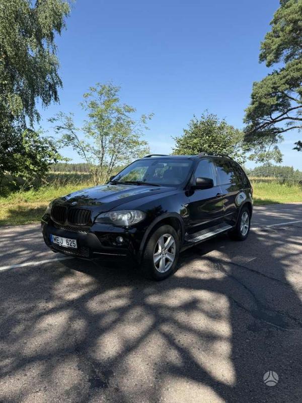 Black BMW X5 2008 in Vilnius, with an engine capacity of 2.99 L and mileage of 263 thousand km for 4250 €, photo 1 on AUTOMOTO.COM.LV