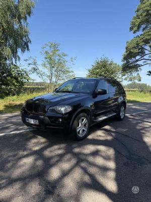 Melns BMW X5 2008 Viļņa, ar dzinēja tilpumu 2.99 L un nobraukumu 263 tūkst. km par 4250 €, foto  vietnē AUTOMOTO.COM.LV