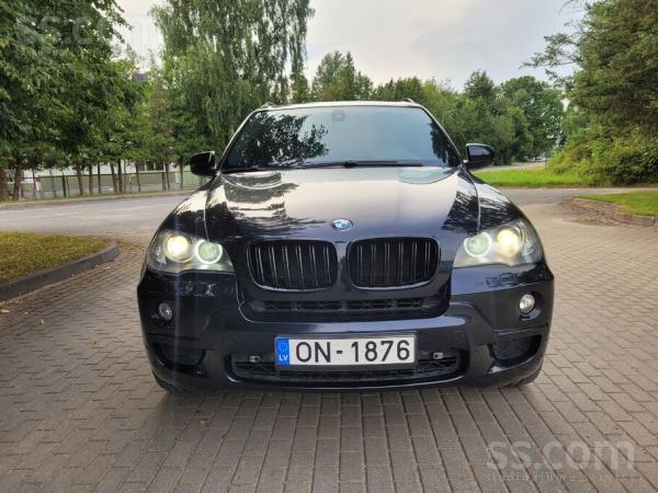 Black BMW X5 2008 in Ogre, with an engine capacity of 3.00 L and mileage of 210 thousand km for 11760 €, photo 2 on AUTOMOTO.COM.LV