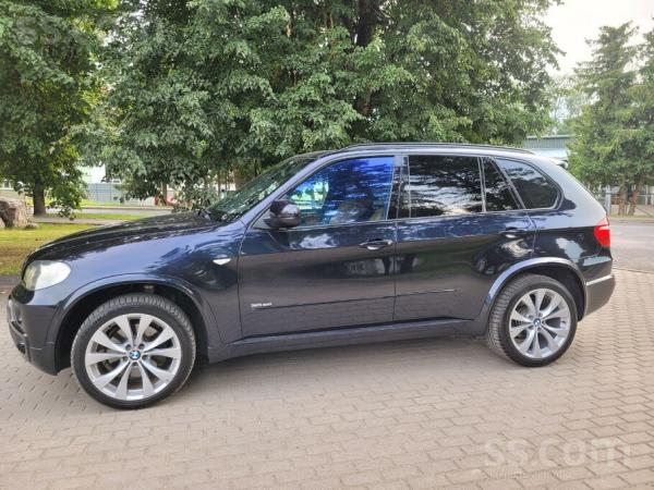 Black BMW X5 2008 in Ogre, with an engine capacity of 3.00 L and mileage of 210 thousand km for 11760 €, photo 3 on AUTOMOTO.COM.LV