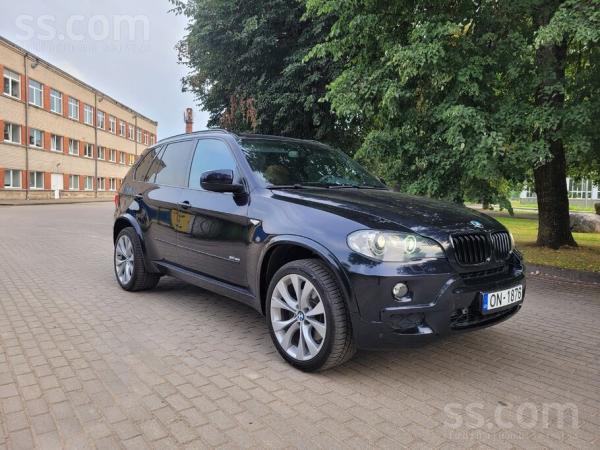 Black BMW X5 2008 in Ogre, with an engine capacity of 3.00 L and mileage of 210 thousand km for 11760 €, photo 8 on AUTOMOTO.COM.LV