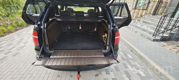 Black BMW X5 2008 in Rezekne, with an engine capacity of 3.00 L and mileage of 245 thousand km for 8500 €, photo 8 on AUTOMOTO.COM.LV